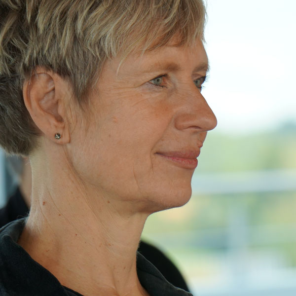 ÜBER LISA THOMAS – Lisa Thomas